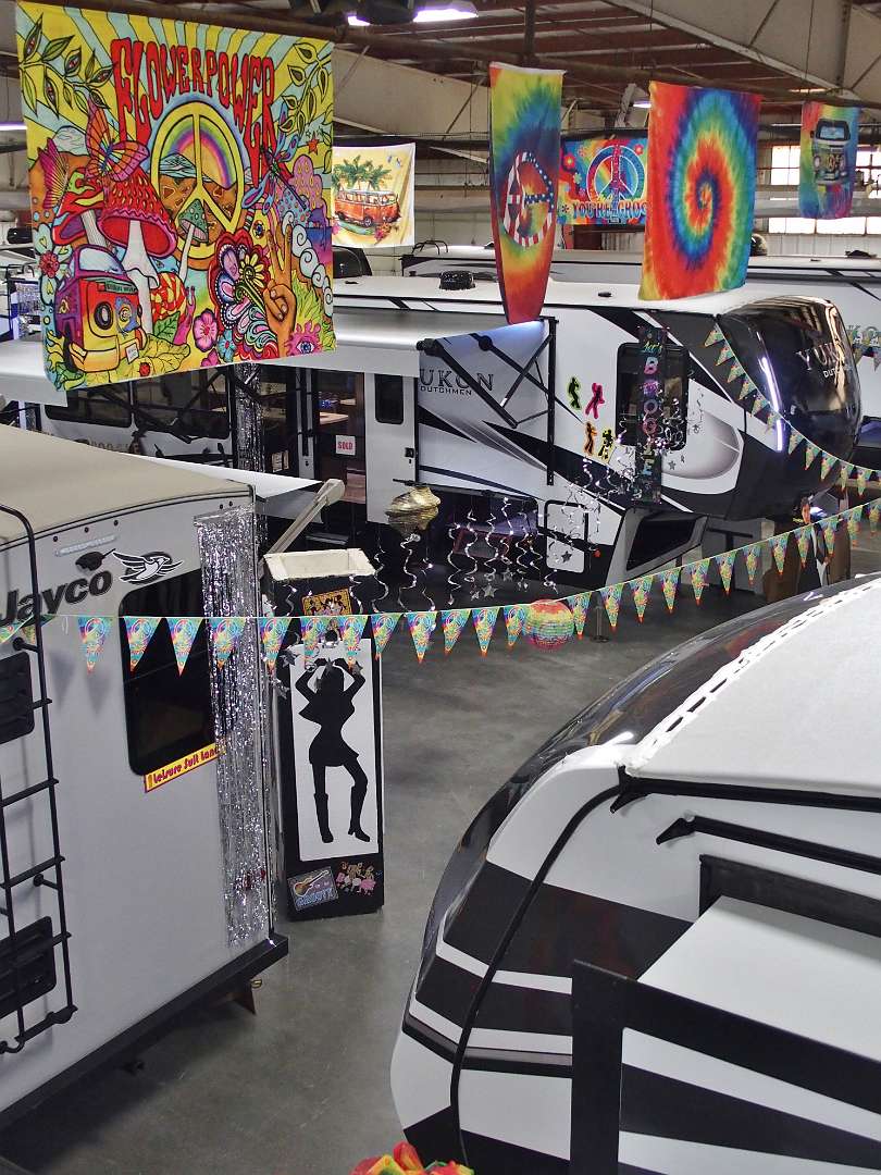 Show_2021_Groovin_In_The_70s