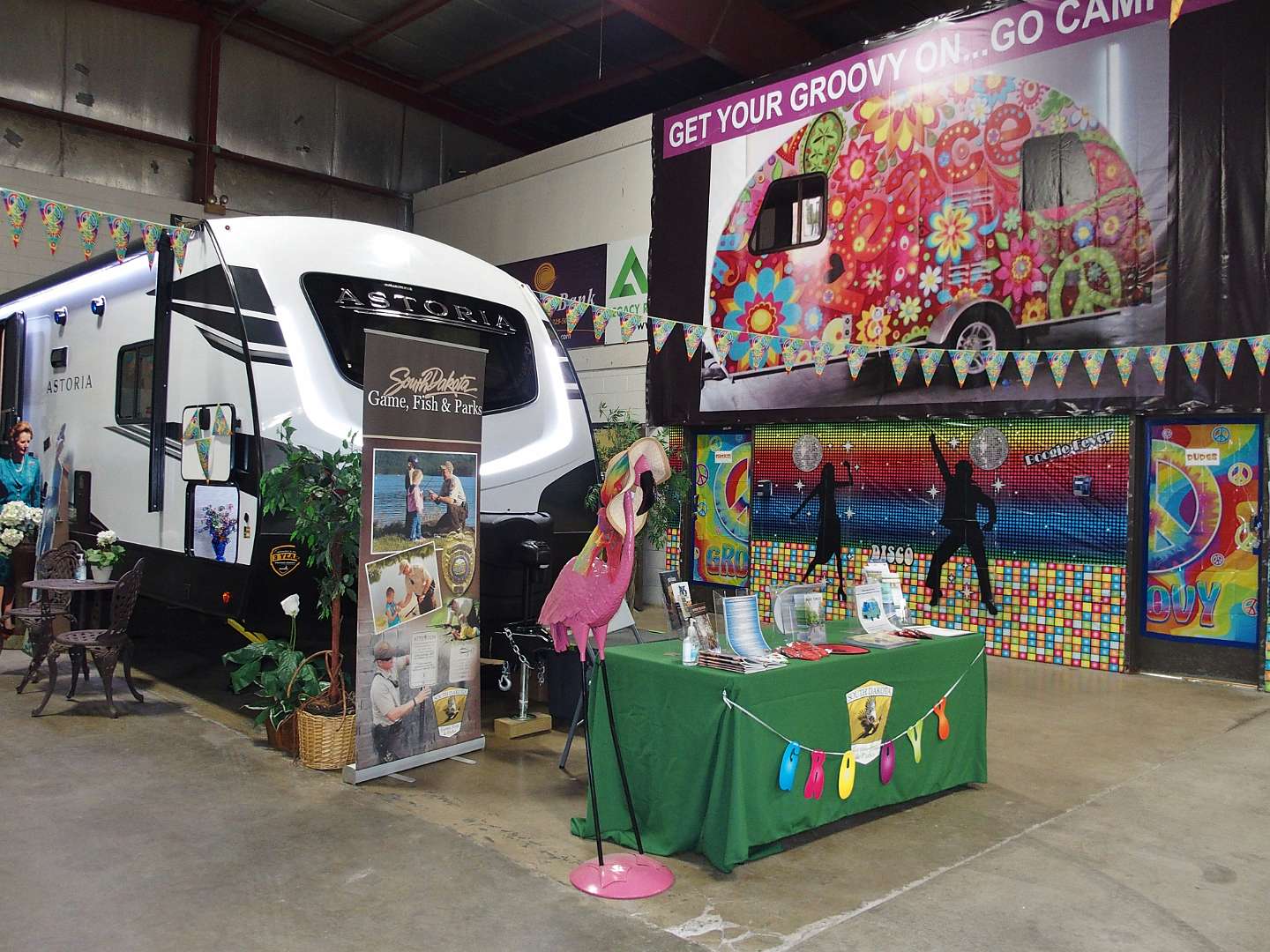 Show_2021_Groovin_In_The_70s