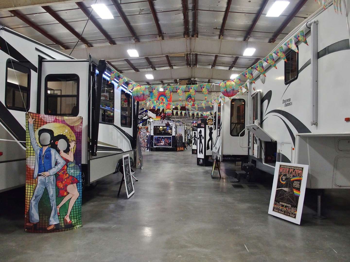 Show_2021_Groovin_In_The_70s