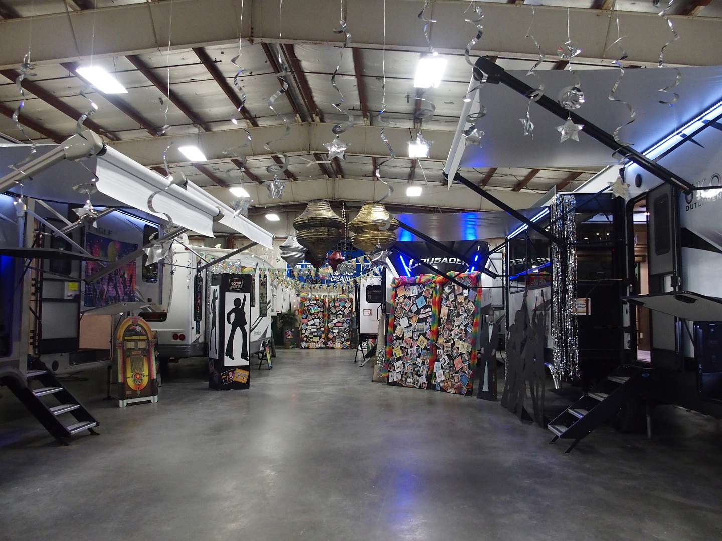 Show_2021_Groovin_In_The_70s